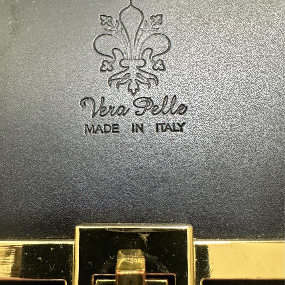 Classic Vera Pelle Purse- Made In Italy - Gem